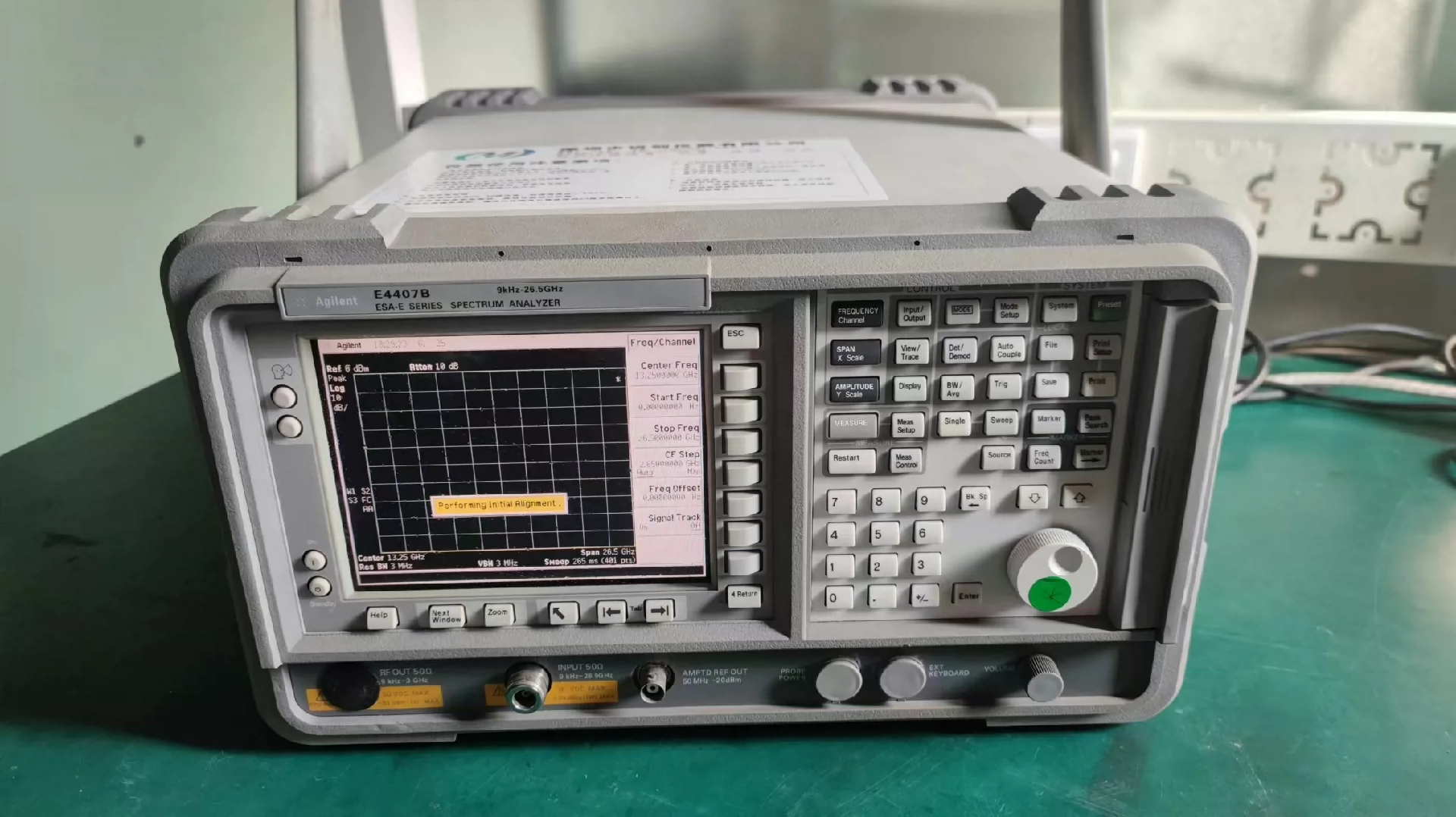 Analizator widma RF Agilent E4407B 26,5 GHz Przenośny analizator widma ...